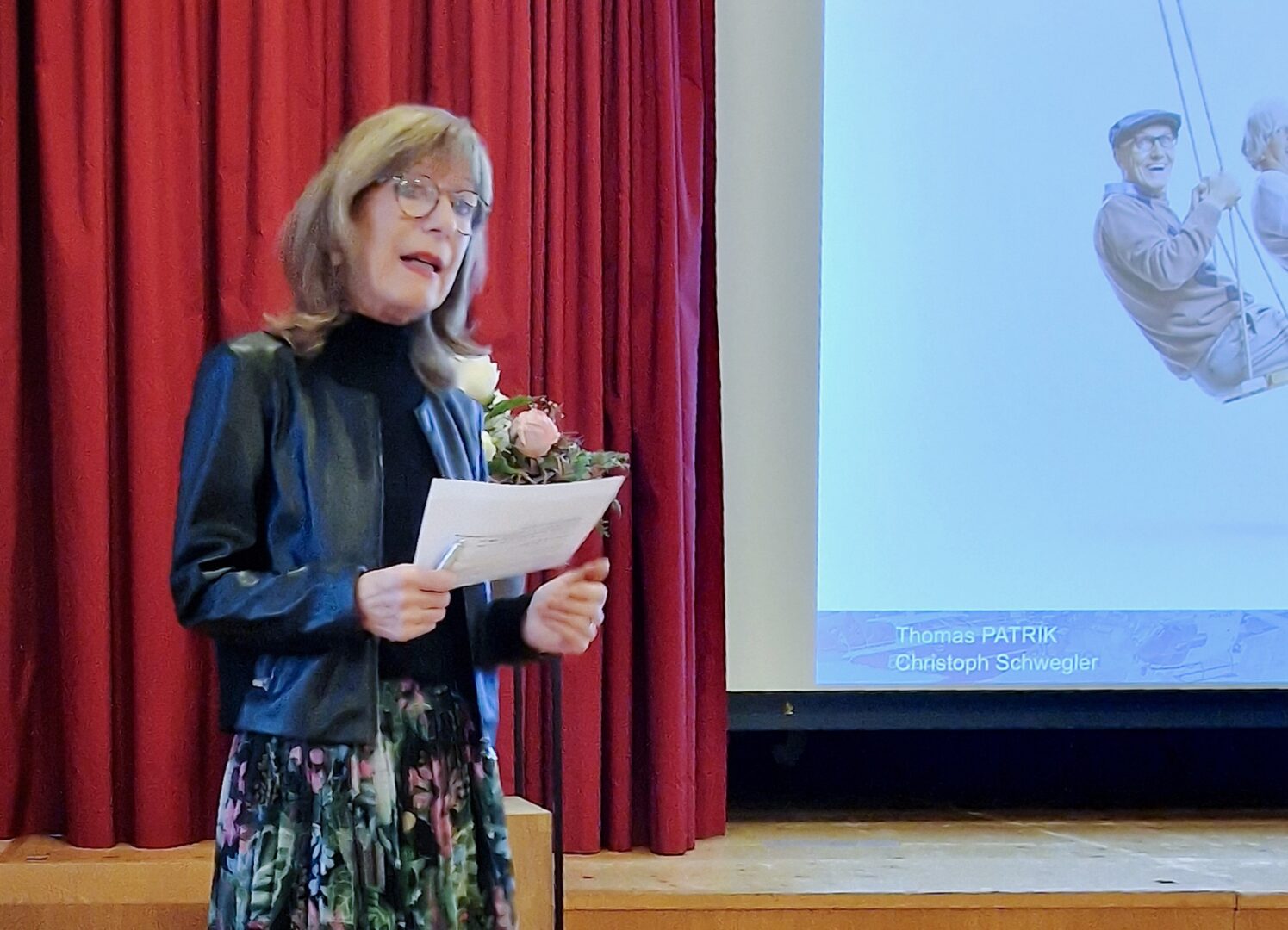 Barbara Neff führt in das Vortragsthema ein. Foto: Martin Bornhauser.